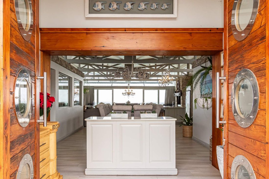 Beachfront Home On Sandy Shores En Struis Bay, El Cabo Occidental ...