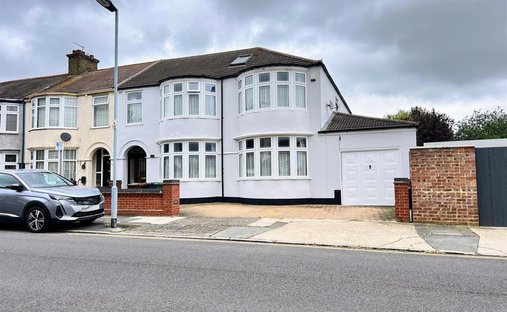 Luxury homes with terrace for sale in Barking, England, United Kingdom ...