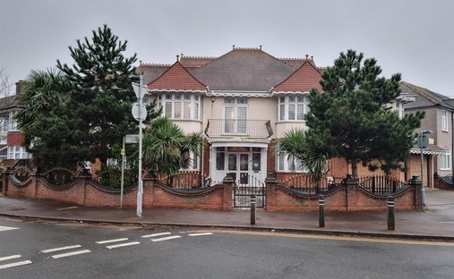 Luxury homes with garage for sale in Barking, England, United Kingdom ...