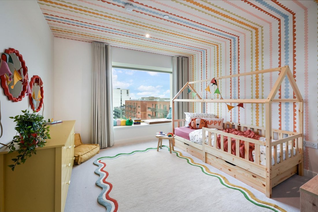 Steamer Building In London, England, United Kingdom For Sale (16891426)