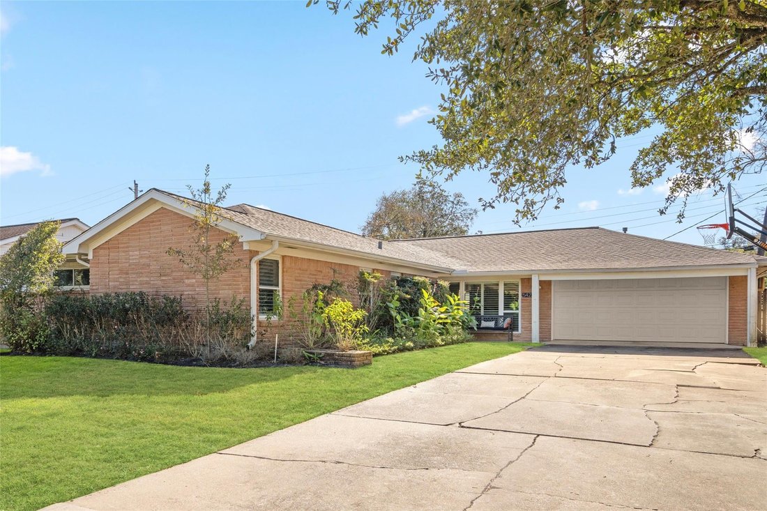 5423 Dumfries Drive Houston, Texas In Houston, Texas, United States For ...