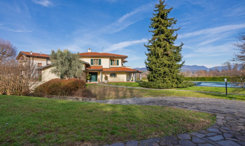 Villa In Vendita A Villa Guardia In Villa Guardia, Lombardy, Italy For ...