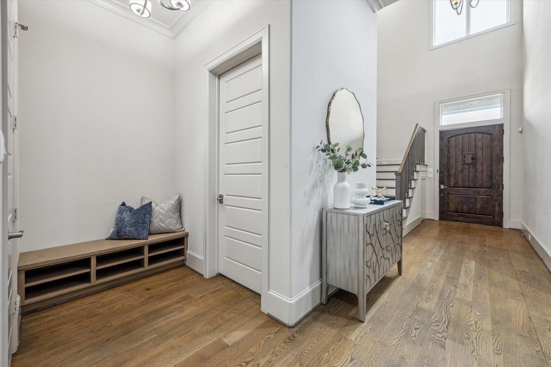 Single Family Residence In Bellaire In Bellaire, Texas, United States ...