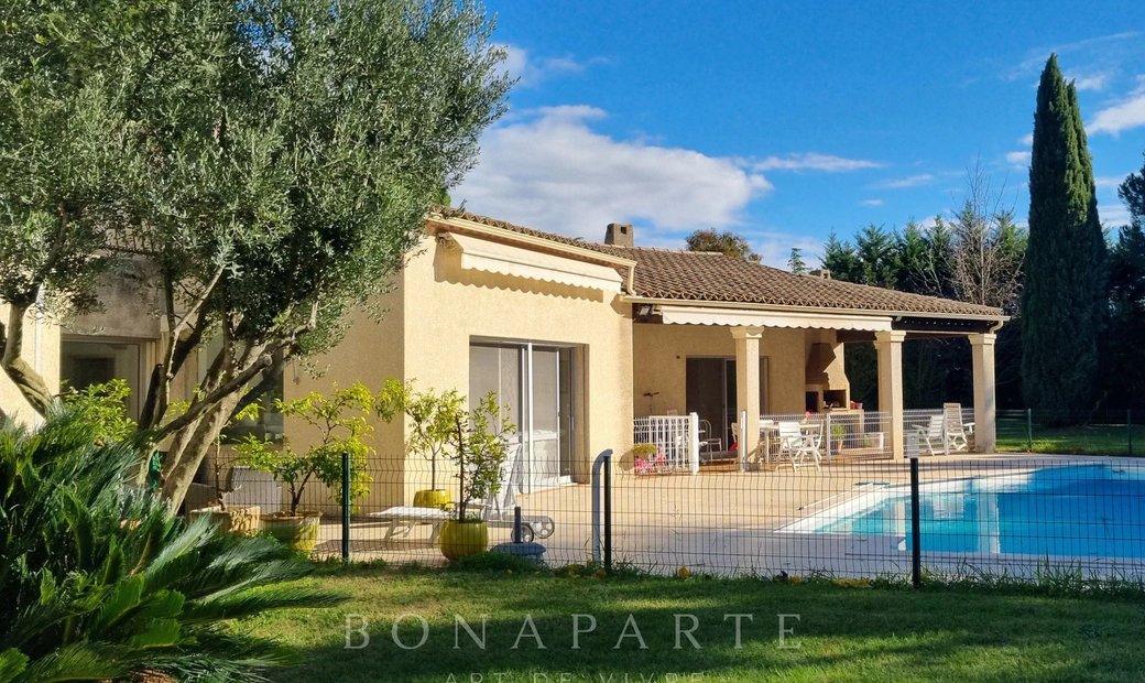 Nîmes House In Nîmes, Occitanie, France For Sale (16898807)