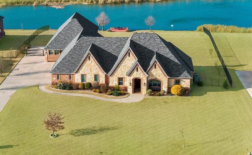 Lujo frente al lago casas en venta en Talty, Texas | JamesEdition