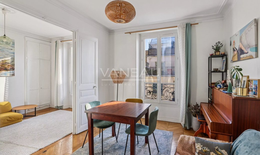 Light Filled 58 Sqm Apartment With High In Saint Mandé, île De France ...