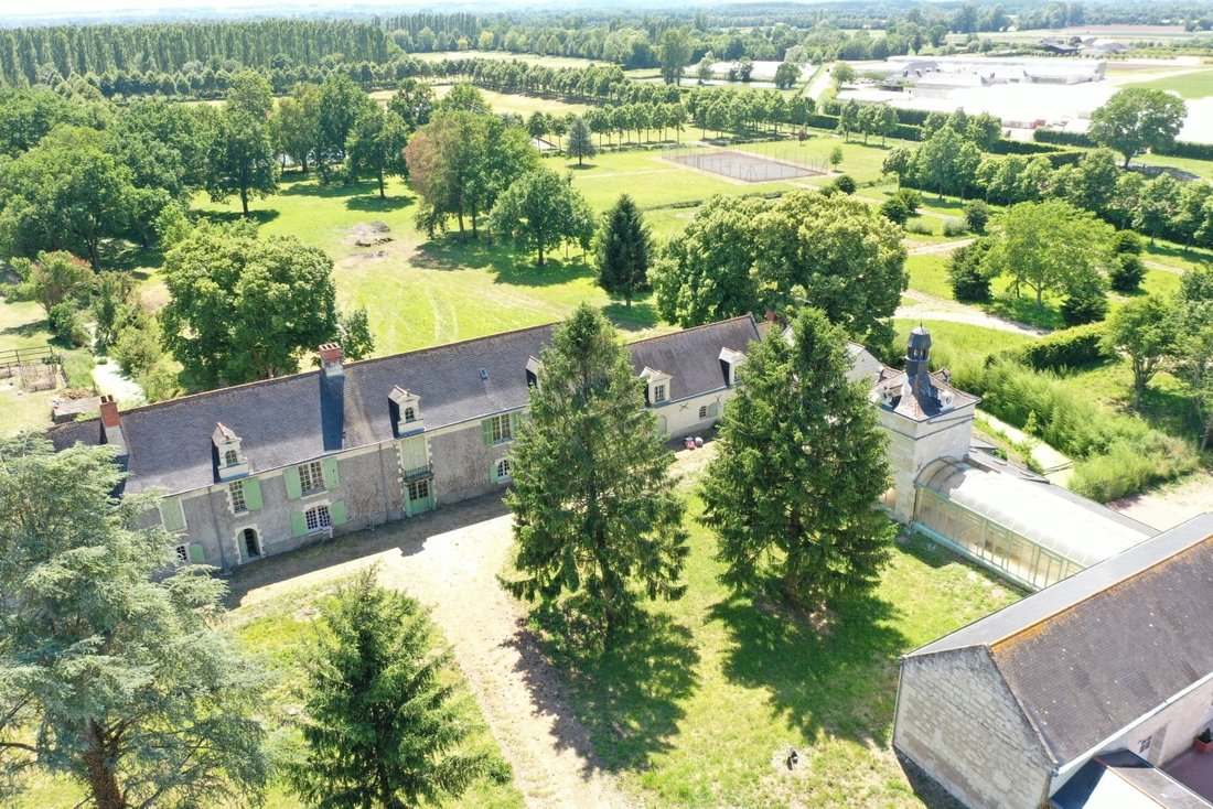 17th Century Château On 4.80 Hectares With En Saumur, Países Del Loira ...
