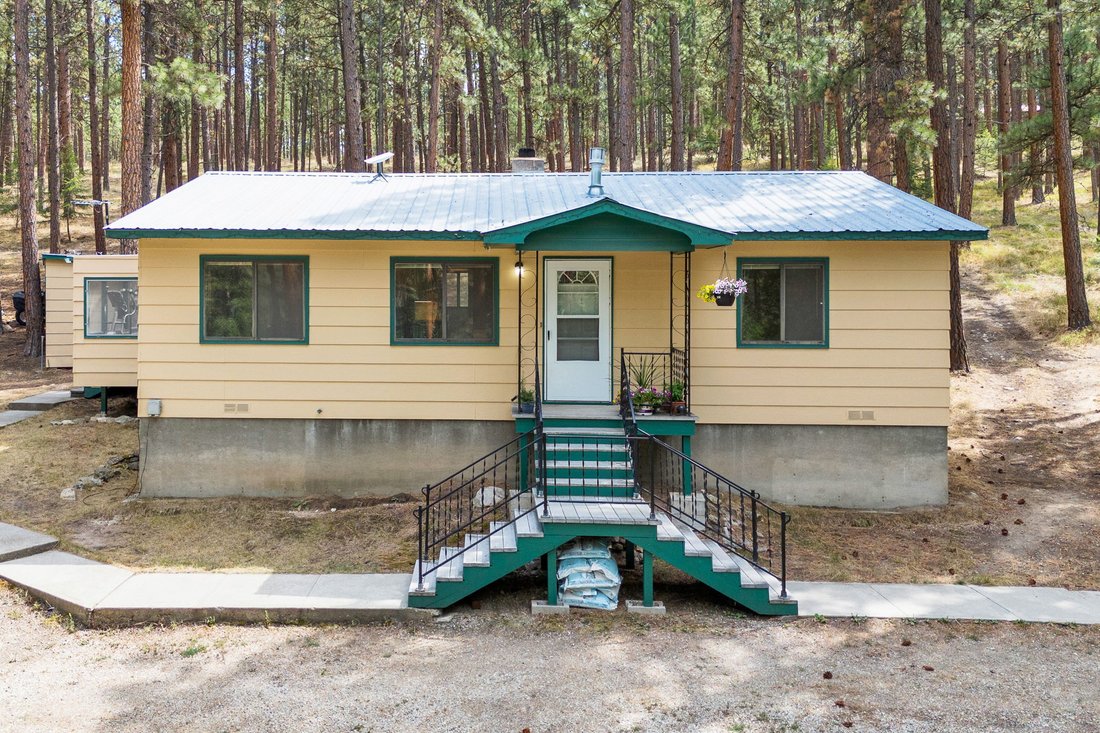 Mountain Living In The Trees In Hamilton, Montana, United States For ...