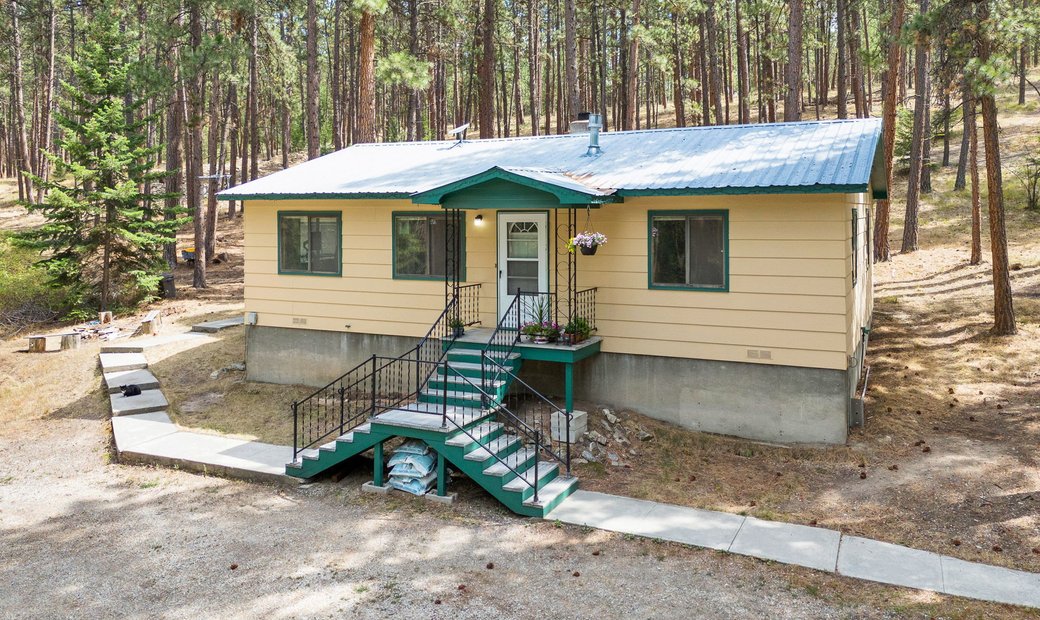 Mountain Living In The Trees In Hamilton, Montana, United States For ...