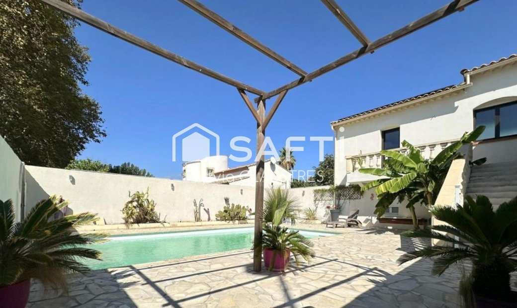 Villa Atypique 308m2 7p 5ch Terrain Dans Valergues, Occitanie, France à ...