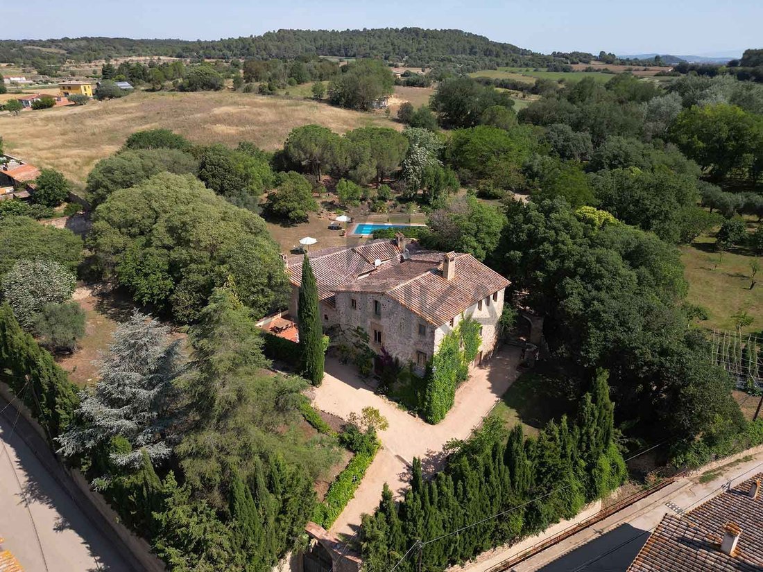 900m2 Country House With Hotel License, And 23.804m2 In Corca ...