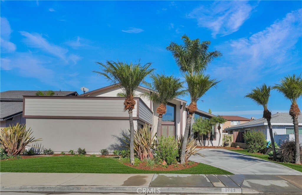 4 Bedrooms Single Family In Huntington Beach, California, United States ...