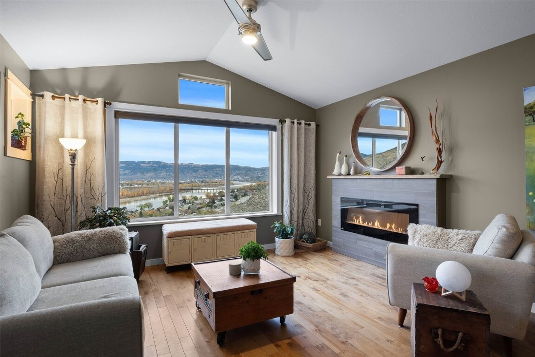 Level Entry Bareland Strata Unit With En Kamloops, Columbia Británica ...