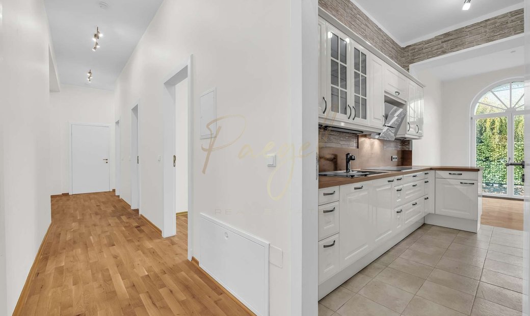 Timeless Elegance In An Old Berlin Building En Berlín, Berlín, Alemania ...