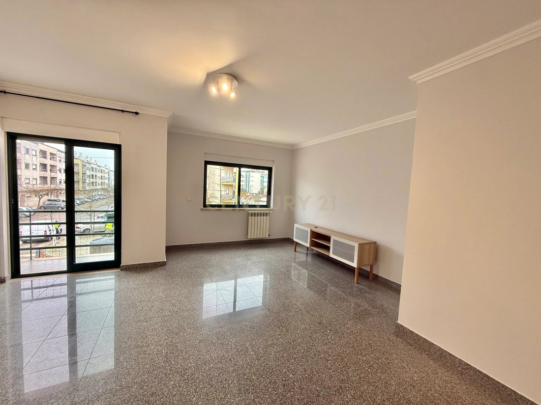 Apartment Montijo En Montijo Y Afonsoeiro, Setúbal Municipality ...