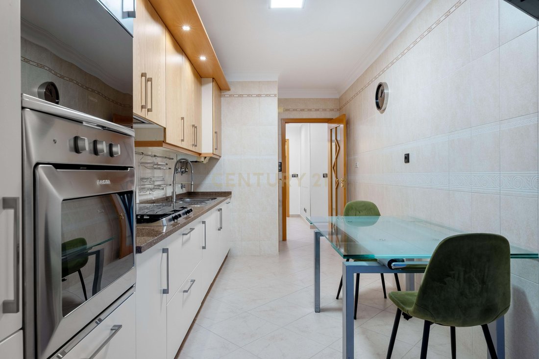 Modern 3 Bedroom Dans Setubal (Sao Sebastiao), Setúbal Municipality ...