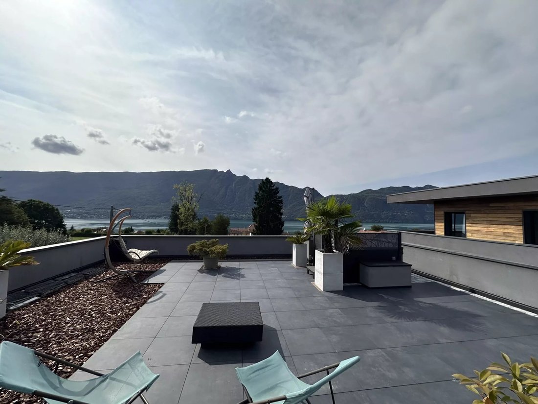 Tresserve Lakefront Very En Tresserve, Auvernia Ródano Alpes, Francia ...