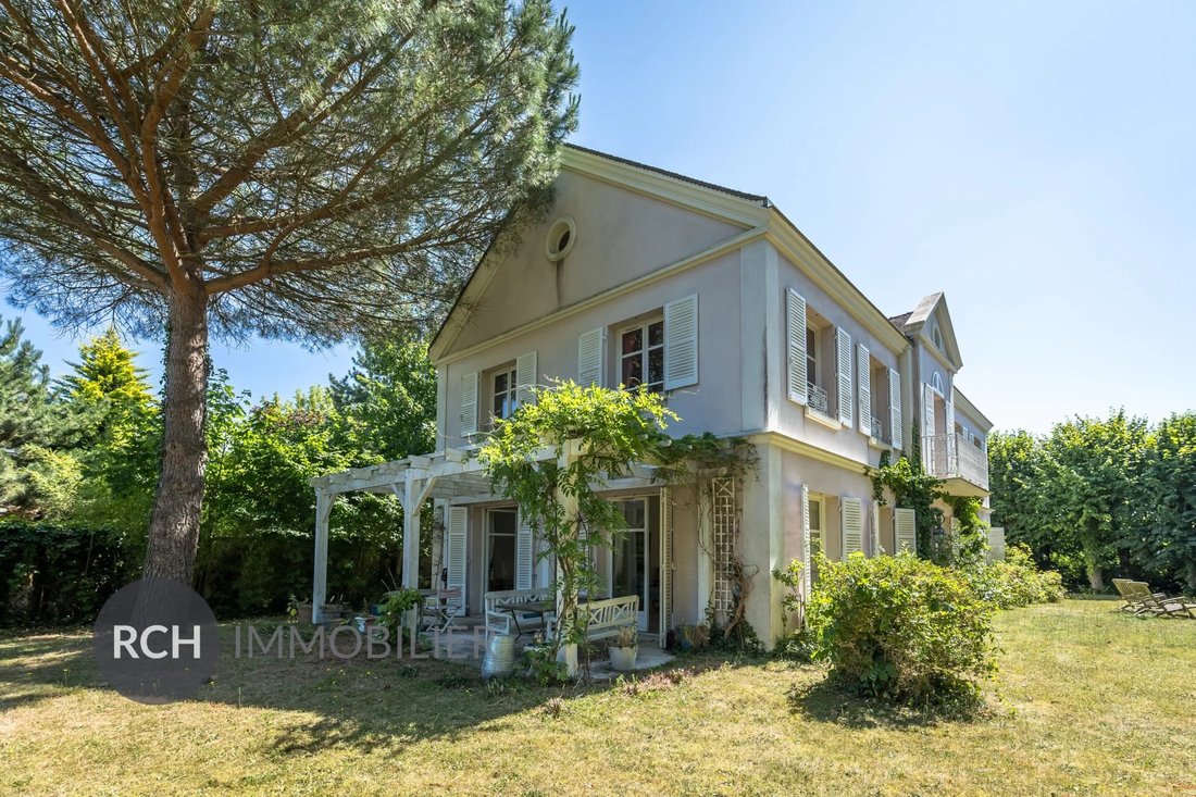 Charming Residence In The Heart Of In Montfort L'amaury, île De France ...