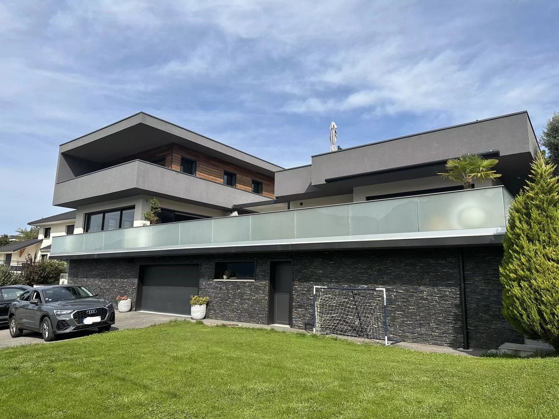 Tresserve Bord De Lac Très Dans Tresserve, Auvergne Rhône Alpes, France ...