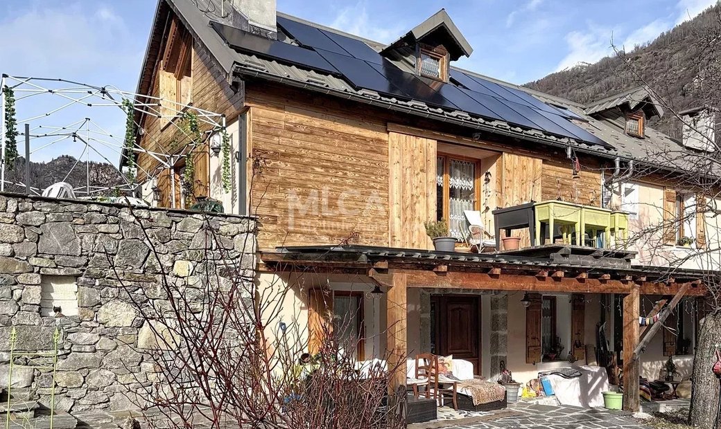 Ancienne Grange Dans Saint étienne De Tinée, Provence Alpes Côte D'azur ...