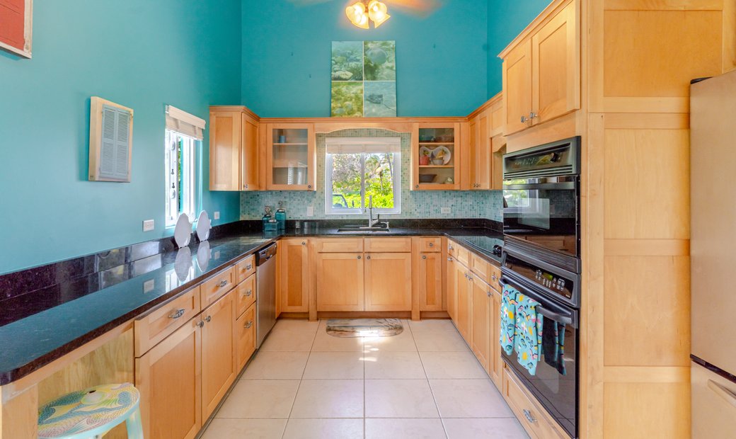 Shore Tang Beachfront Villa In Old Man Bay, North Side, Kaimaninseln Zu ...