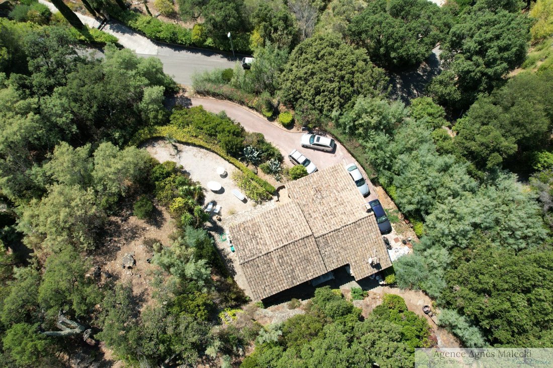 Villa With En Rayol Canadel Sur Mer, Provenza Alpes Costa Azul, Francia ...