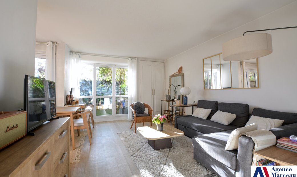 Garden Level With Cellar And Garage En Courbevoie, Isla De Francia ...