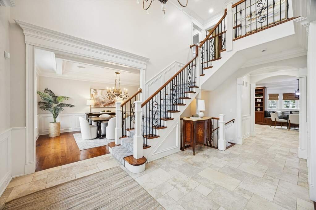 Grand French Revival Home Shines In La Grange, Illinois, Vereinigte ...