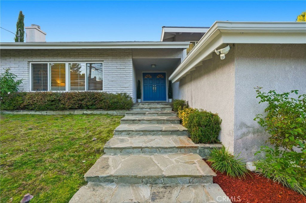 Sophisticated Hillside Living With In Los Angeles, California, United ...