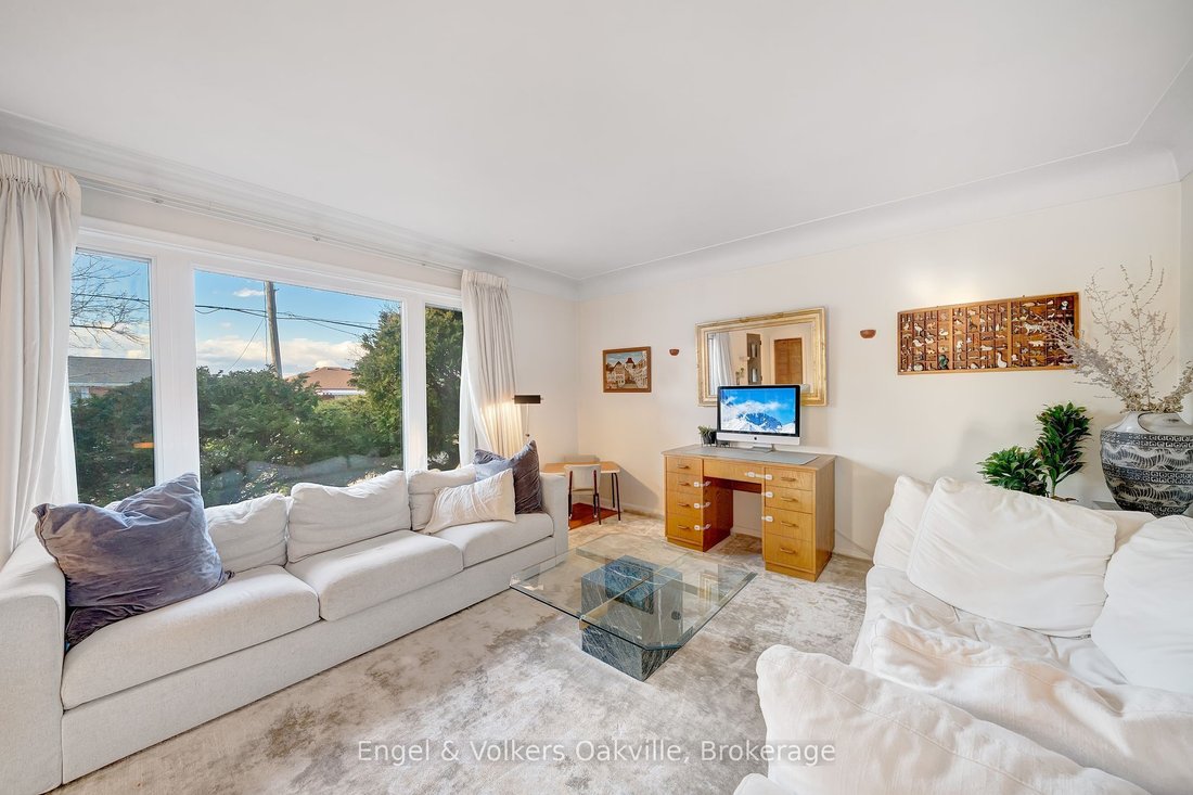 Charming Updated 3 Bedroom Freehold Bungalow In Hamilton, Ontario ...