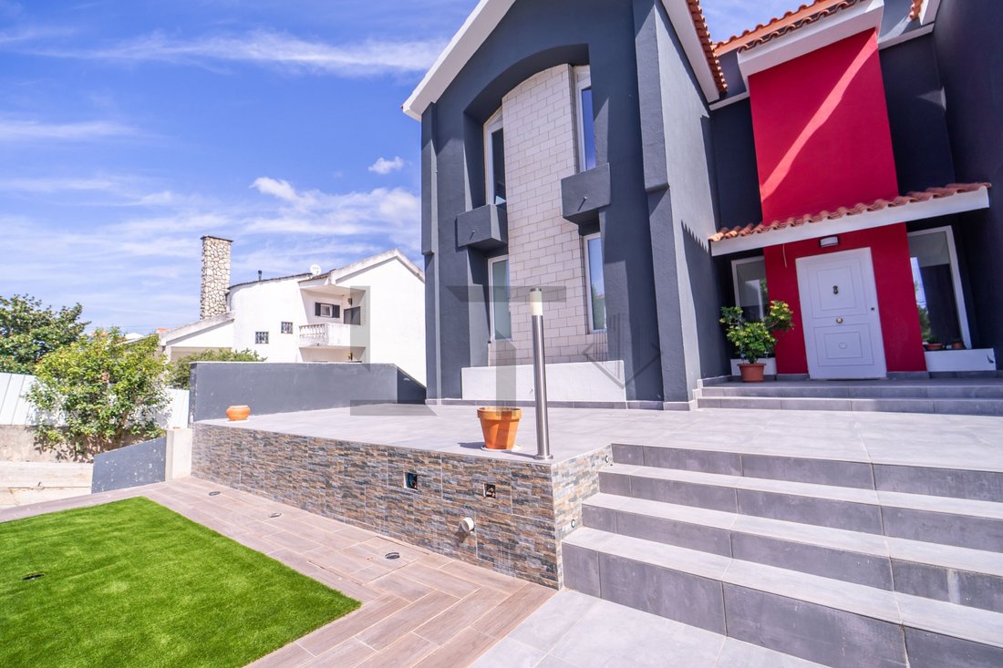 Exclusive 6 Bedroom Villa With 1,020 Sqm Plot In Corroios, Setubal ...