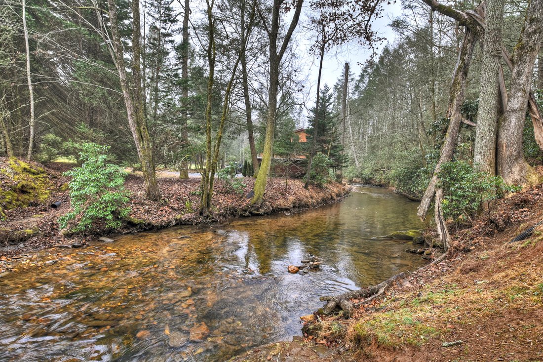 Spacieuse Retraite Au Bord De La Crique Au Dans Blue Ridge, Géorgie ...
