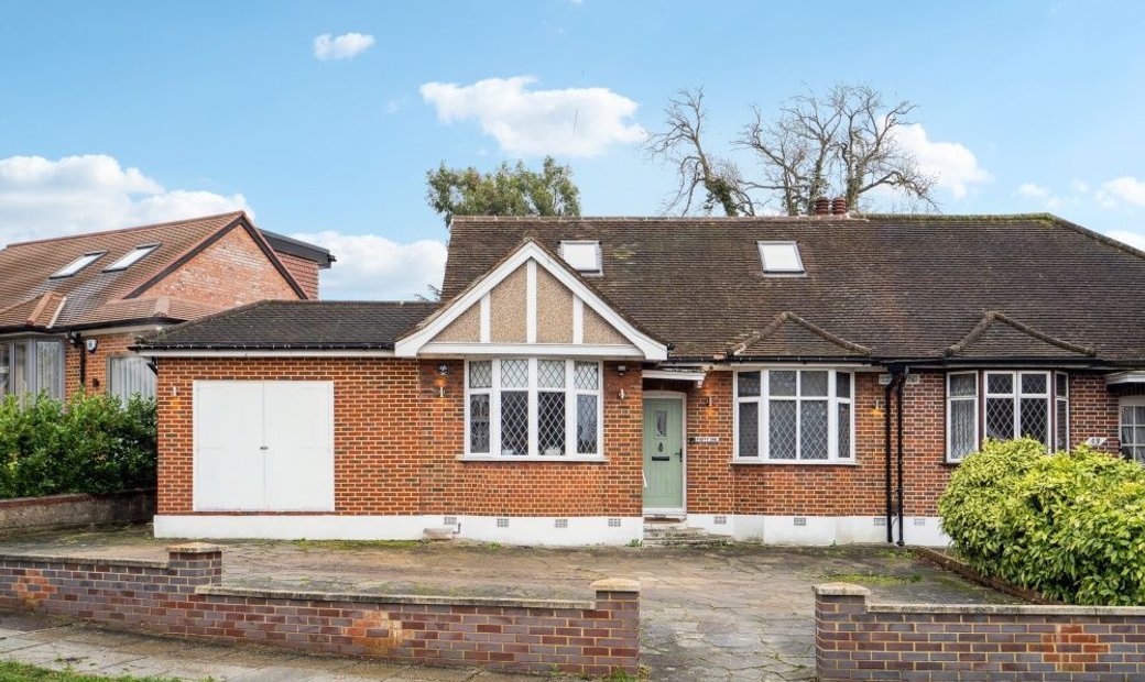Compton Rise, Pinner, Ha5 5 Hs In Pinner, England, United Kingdom For ...