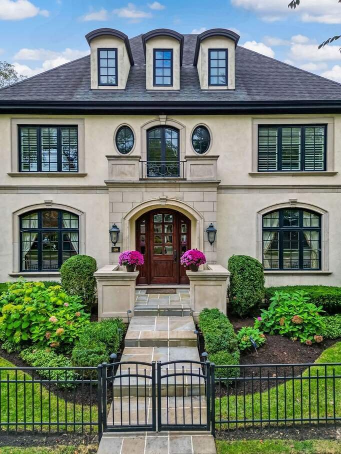 Grand French Revival Home Shines With En La Grange, Illinois, Estados ...