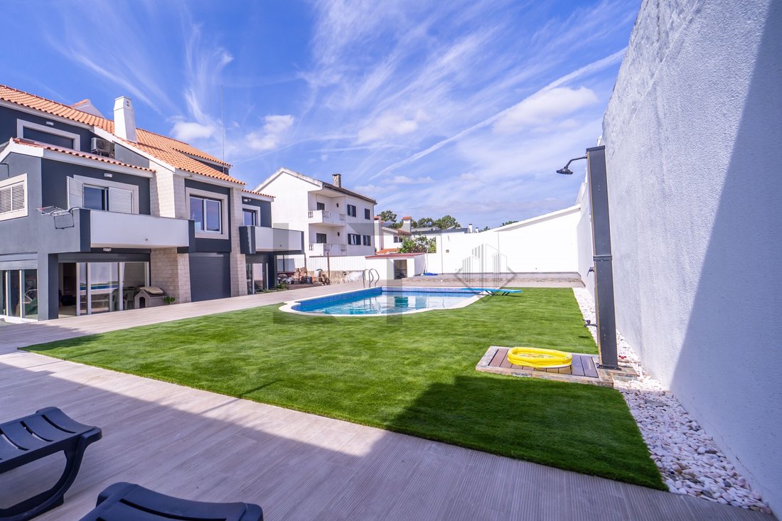 Exclusive 6 Bedroom Villa With 1,020 Sqm Plot In Corroios, Setubal ...