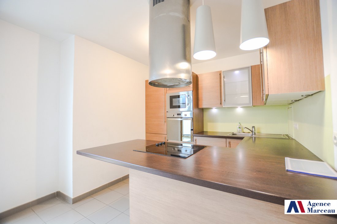 Schöne 3 Zimmer Kreuzungswohnung In Courbevoie, île De France ...