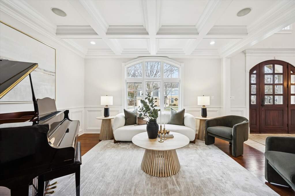 Grand French Revival Home Shines In La Grange, Illinois, Vereinigte ...