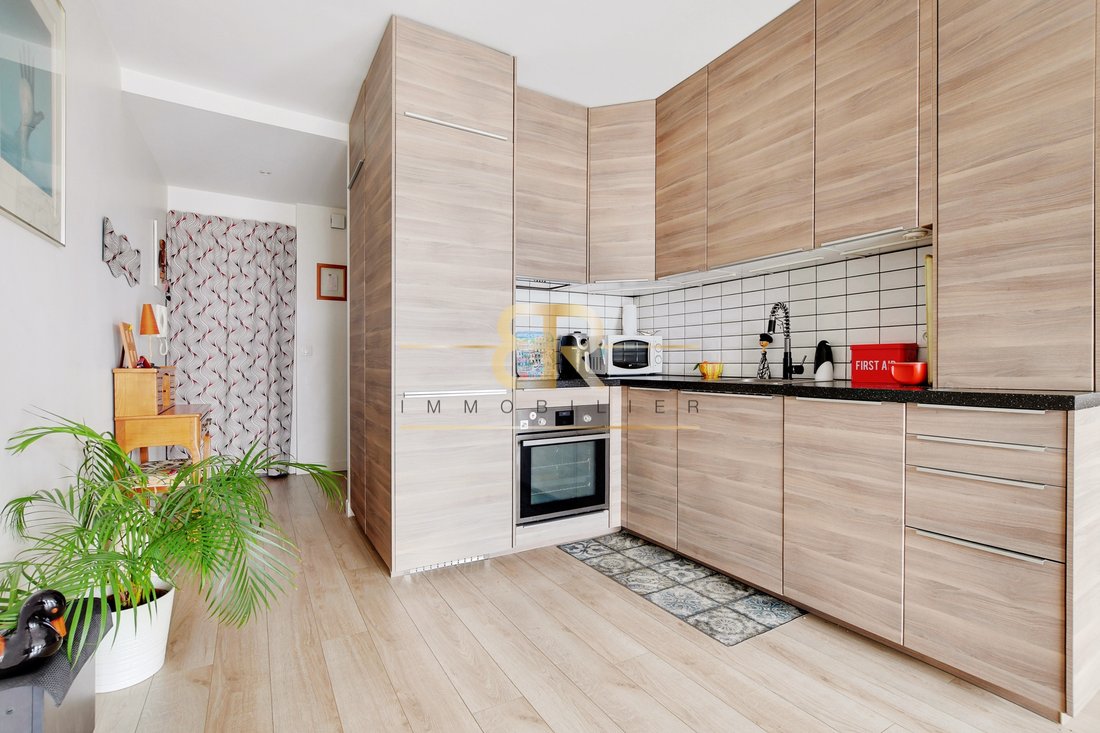 Unobstructed View Of Several Landmarks / Bright In Paris, île De France ...