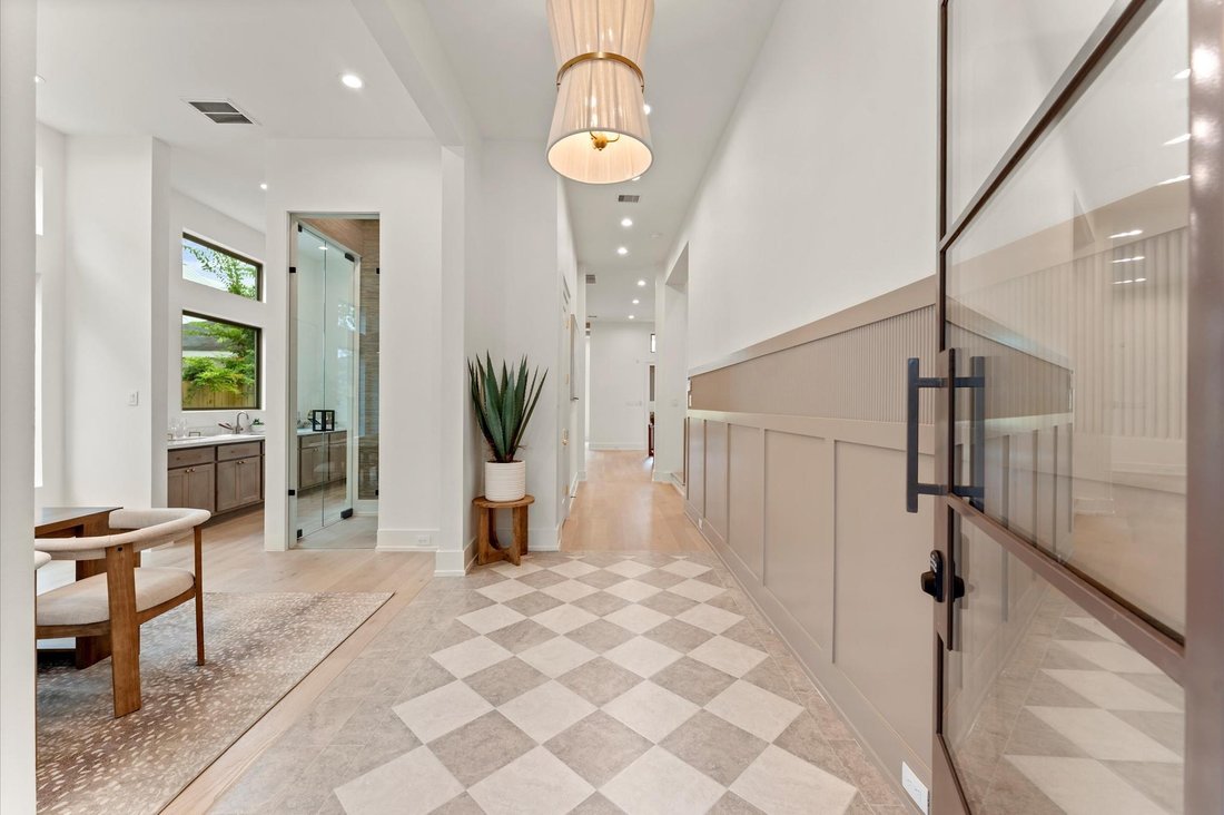 Single Family Residence In Houston In Houston, Texas, United States For ...