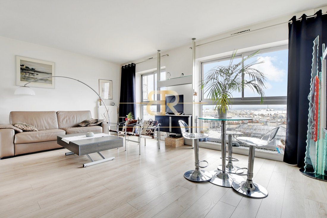 Unobstructed View Of Several Landmarks / Bright In Paris, île De France ...