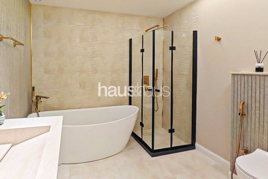 Fully Upgraded | Vacant | High Floor In Dubai, Dubai, United Arab ...