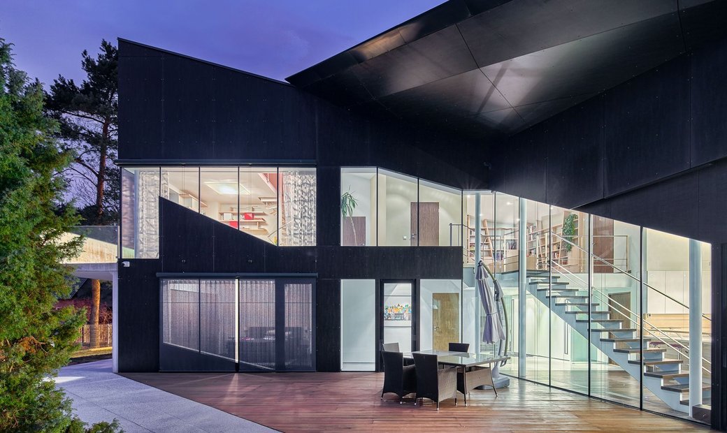 Un Magnifique Chef D'œuvre De Béton Dans Tallinn, Comté De Harju ...