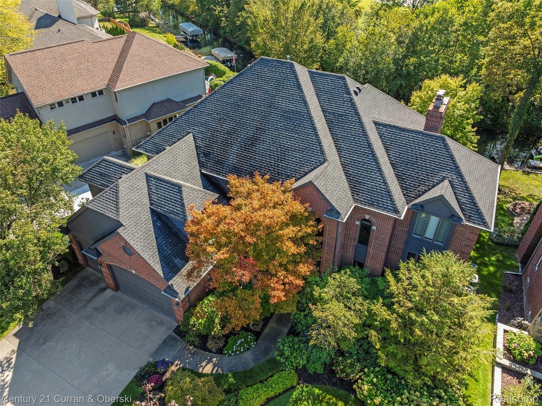 4 Bedrooms Single Family In Commerce Charter Township, Michigan, United ...