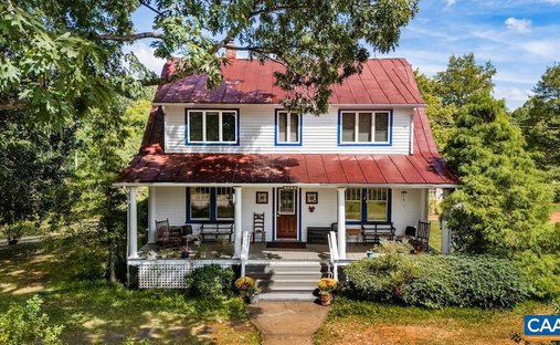 Lujo cima de una colina casas en venta en Faber, Virginia | JamesEdition