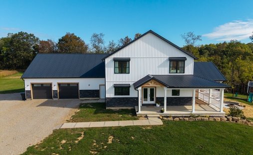 Luxury homes with garage for sale in Crooksville, Ohio | JamesEdition