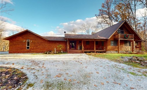 Luxury river view homes for sale in Rock Creek, Ohio | JamesEdition