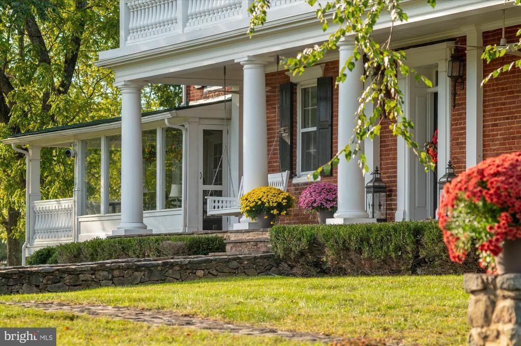 Single Family Residence In Delaplane In Marshall, Virginia, United ...