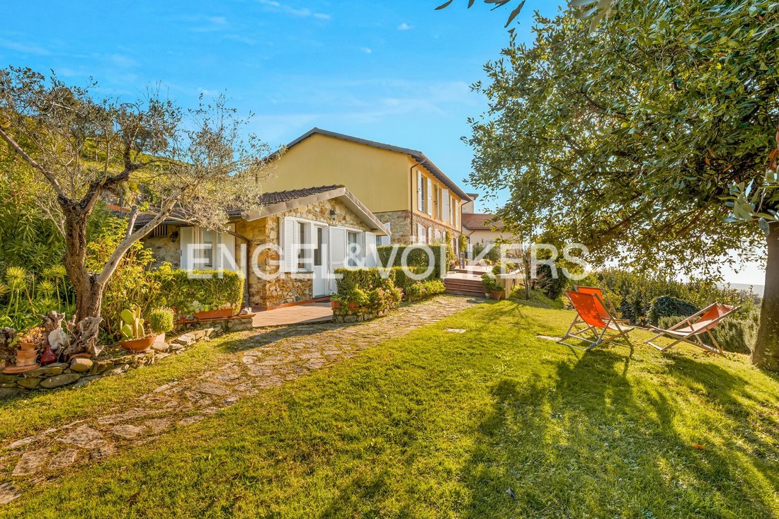 Prestigiosa Proprietà Con Vista Mare, Terreno E Giardino In Liguria ...