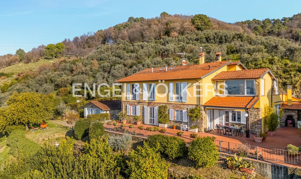 Prestigiosa Proprietà Con Vista Mare, Terreno E Giardino In Liguria ...