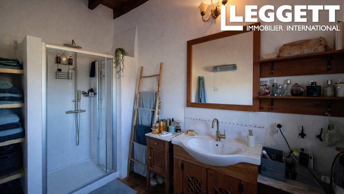 Historic French Mill With Central En Château Chervix, Nueva Aquitania ...